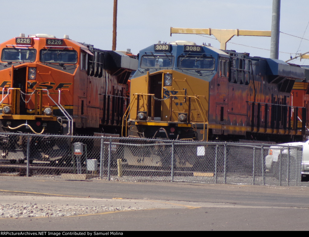 BNSF 8226 ES44C4 & CSXT 3080 ES44AH